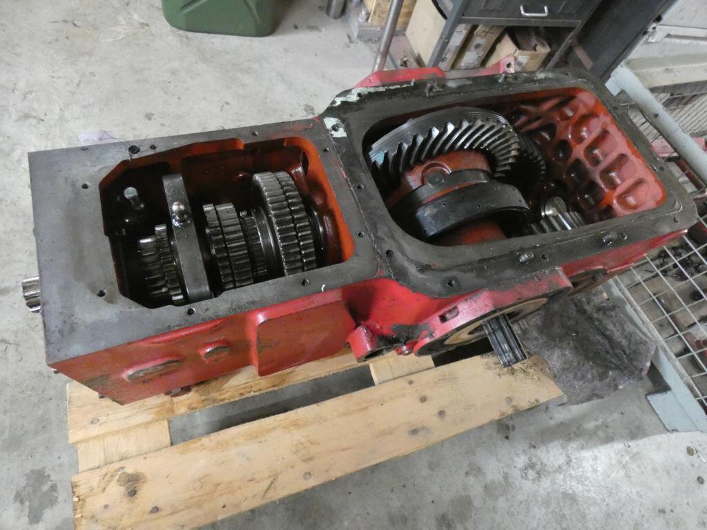 IHC 433 533 Getriebe 3147801R2 Schaltgetriebe, 1.290,00